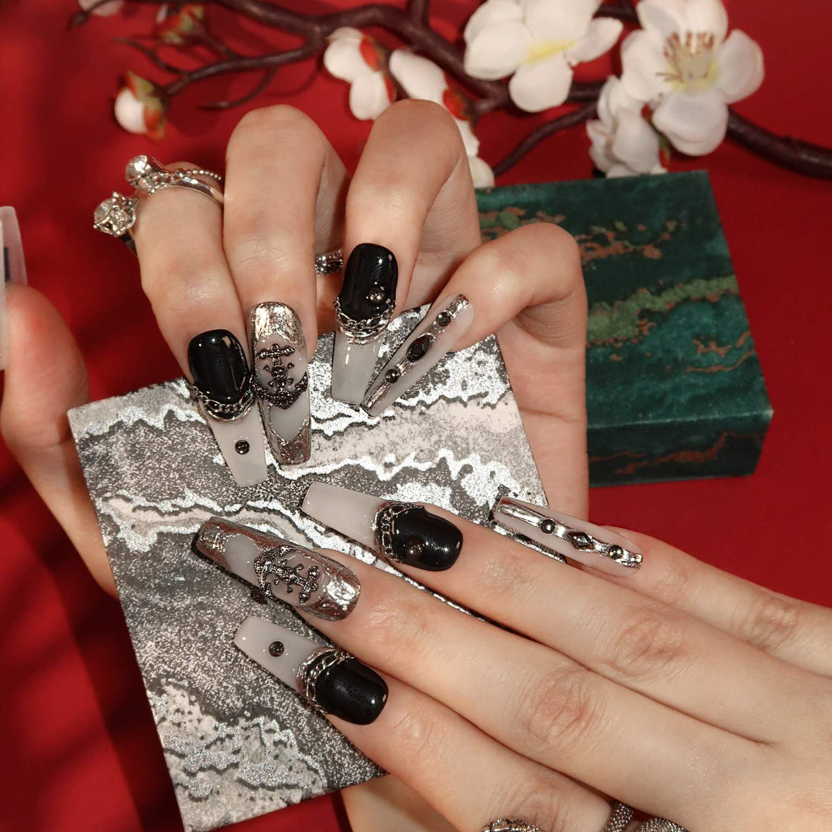 Folklore – ERSANAILS